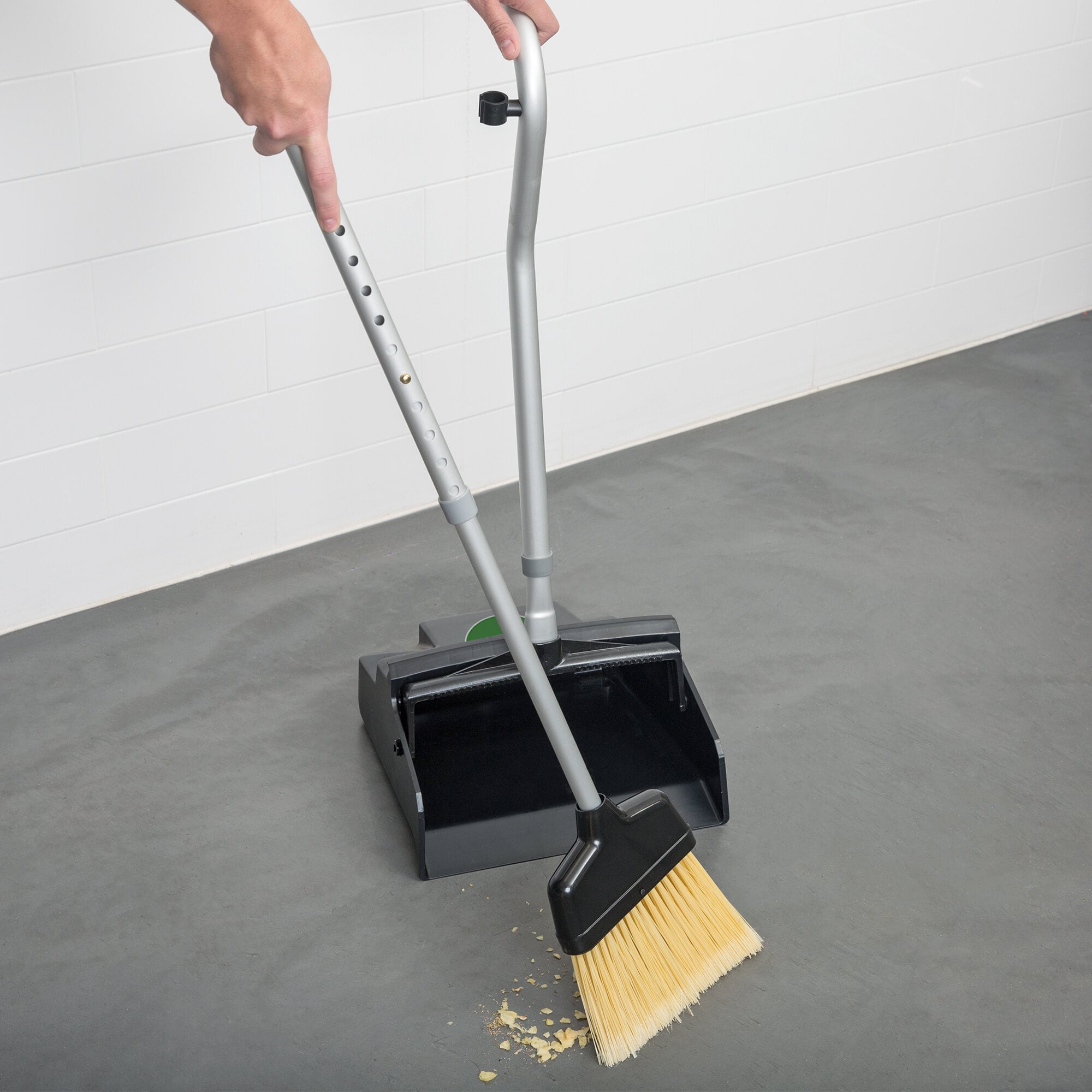 Unger EDTBG SmartColor Ergo Angled Broom with Telescopic 36