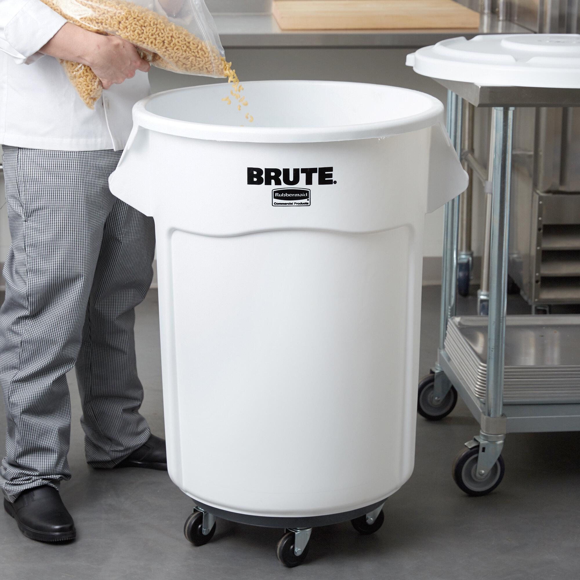 Rubbermaid BRUTE 55 Gallon / 880 Cup White Round Mobile Ingredient ...