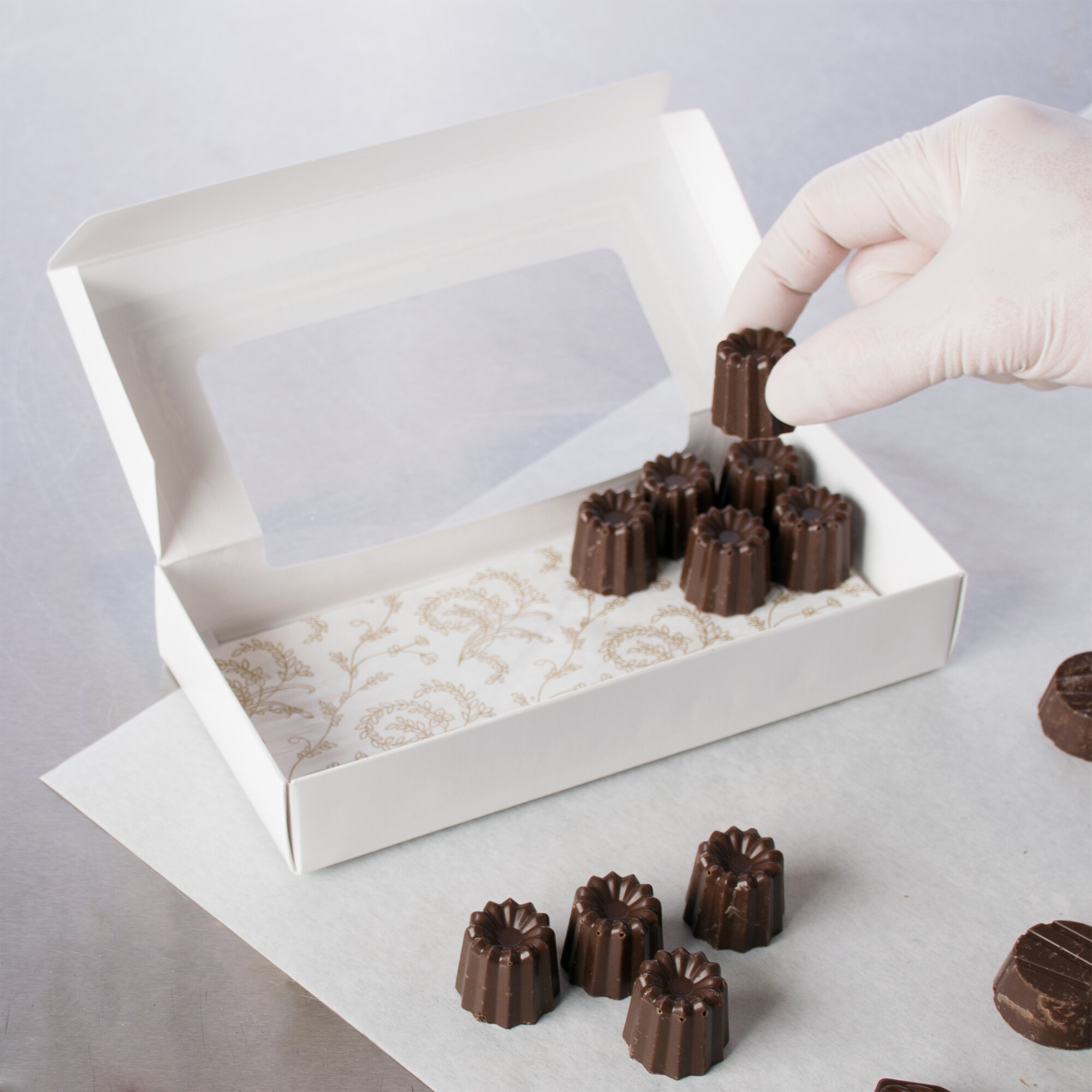 7 3/8" x 3 1/2" x 1 1/4" White 3/4 lb. 1-Piece Candy Box with ...