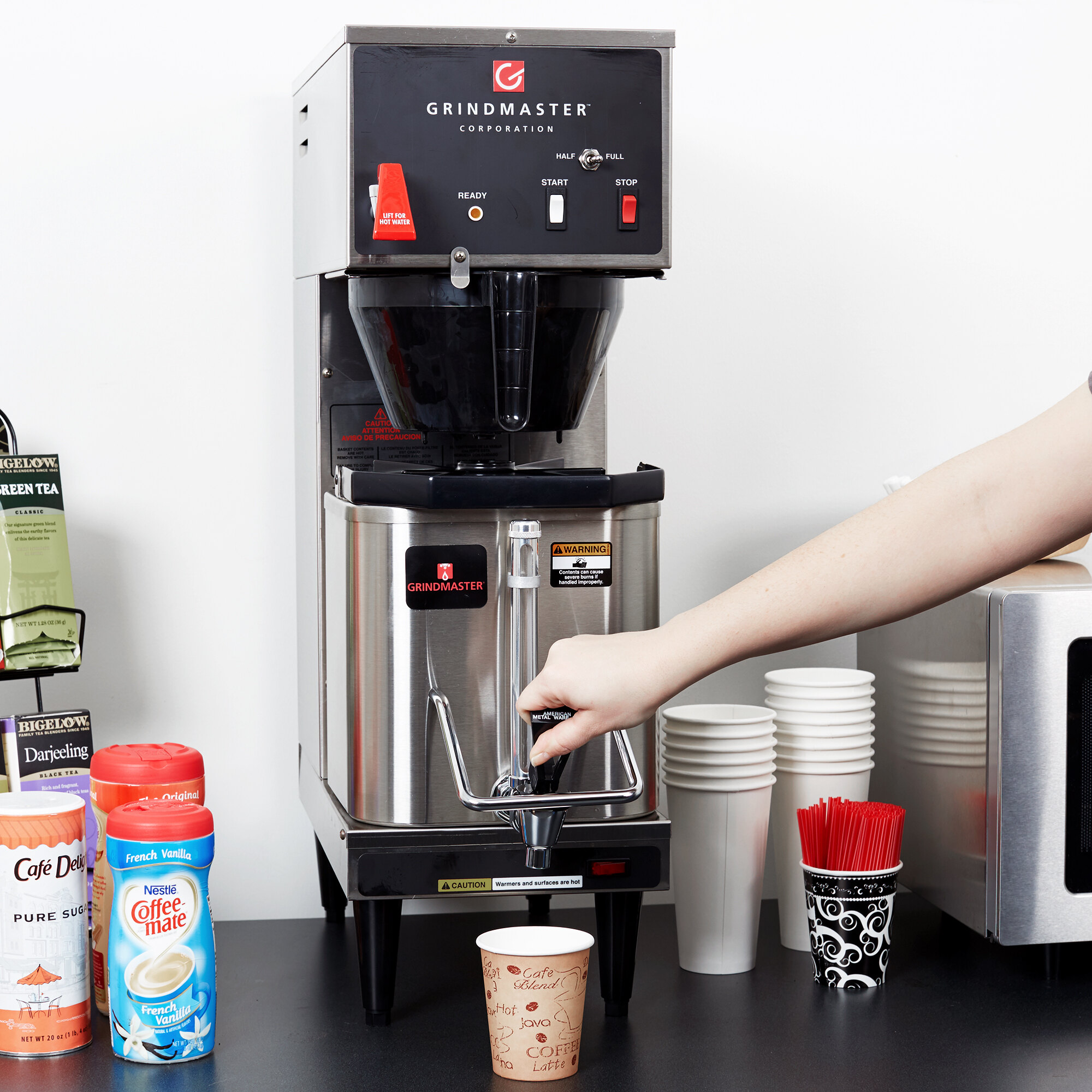Grindmaster P200E 1.5 Gallon Single Shuttle Coffee Brewer - 120V